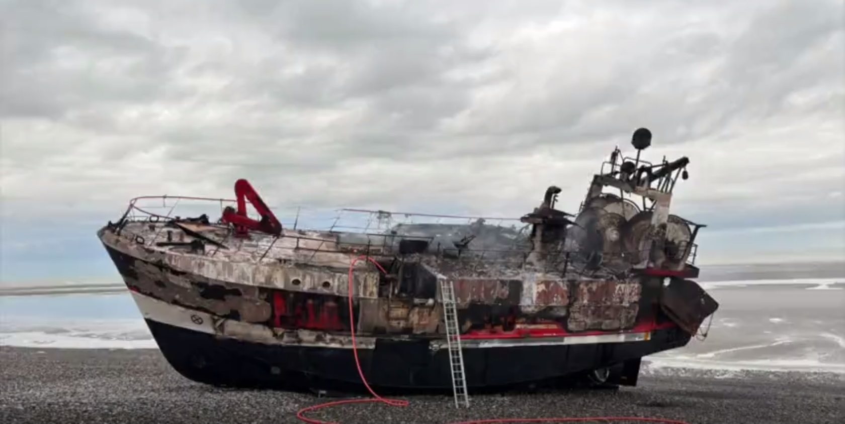 Frans vissersschip Alexis IV verwoest door brand - Visserij.nl