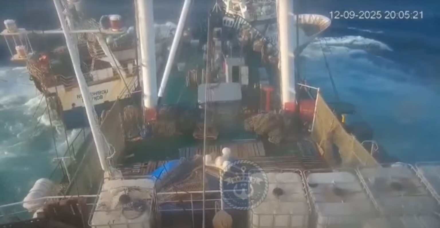 Video toont aanvaring tussen vissersschepen voor de kust van Mauritanië - Visserij.nl